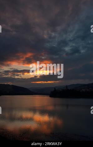 tramonto sul lago di Mercatale in secca Stock Photo - Alamy