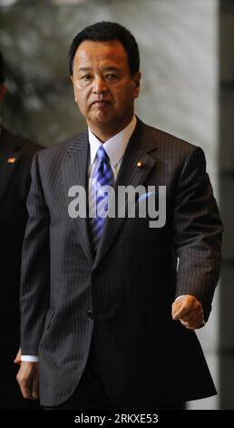 TOKYO, Japan - Akira Amari, new economy, trade and industry minister ...