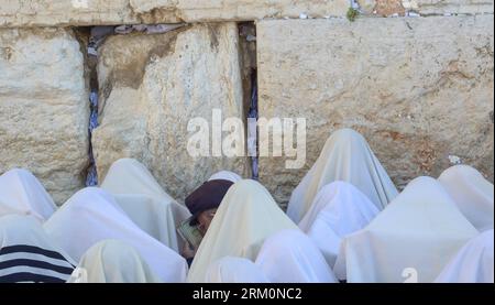 A 28 year-old Orthodox Jewish mother shows off her 3 day-old baby ...