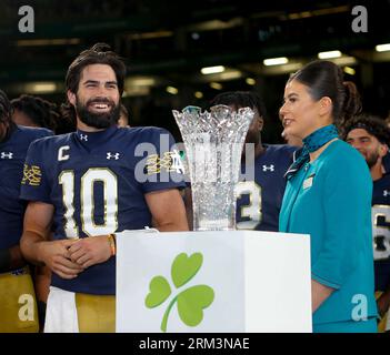 Notre Dame quarterback Sam Hartman (10) and center Zeke Correll (52 ...