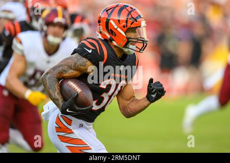 Cincinnati Bengals running back Chase Brown (30) warms up before an NFL ...