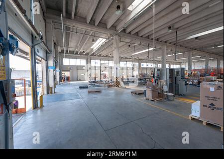 Interior of a freight sorting and shipping hub Stock Photo - Alamy