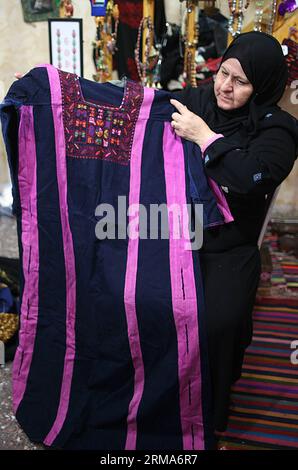 (140621) -- Gaza, June 20, 2014 (Xinhua) -- A Palestinian refugee Salwa ...