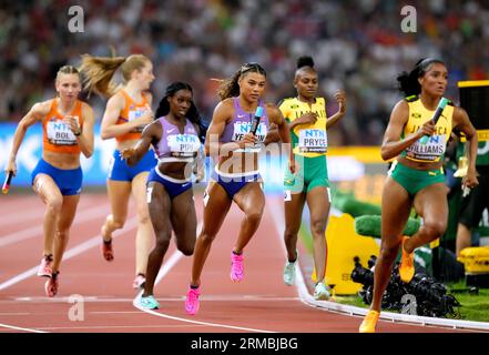 Great Britain's Nicole Yeargin (centre) in action in the Women's 4x400 ...