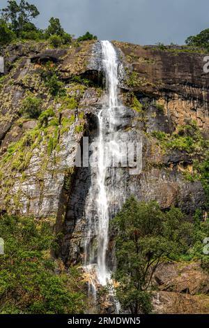 Stunning Photo of Diyaluma falls Waterfall in jungle of Ella Sri Lanka ...