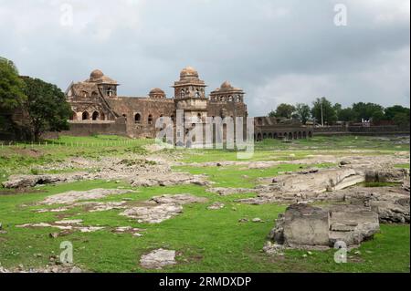 Jahaz Mahal, built on a narrow strip of land between Munj Talao and ...