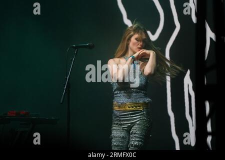 Georgia Ellery of Jockstrap play live at Green Man Festival in Wales ...