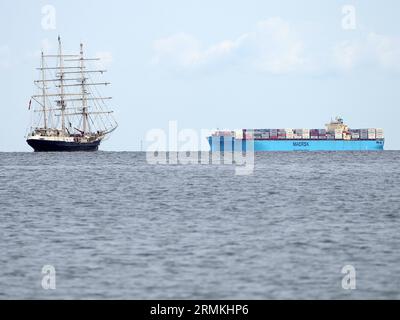 The Tenacious tall ship sailing ship passing the Tower of London Stock ...