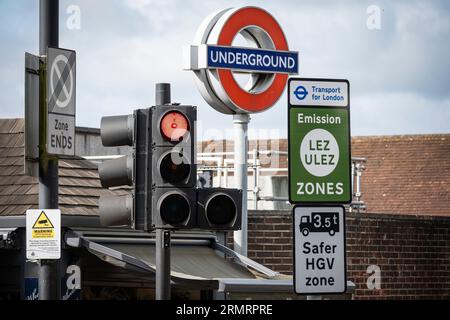 "ULEZ" ZONE SIGN SIGNAGE TFL London area city town background ...