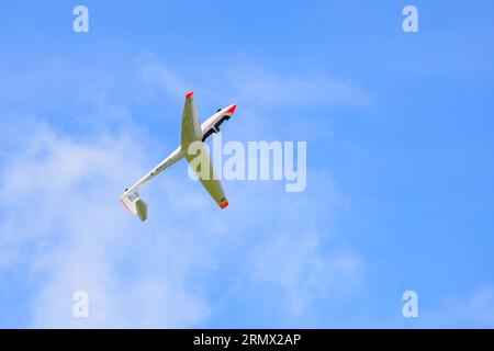 Alexander Schleicher Kaiser, ASK21 glider flying an aerobatic display ...