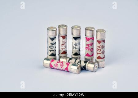 Plug top fuses to BS 1362.1"x 1/4" Ceramic bodied Fuses.1A,3A,7A,10A ...