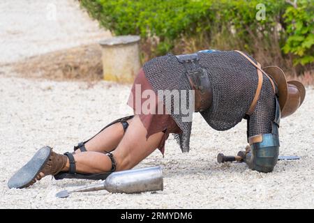 A defeated gladiator falling to the ground Stock Photo - Alamy