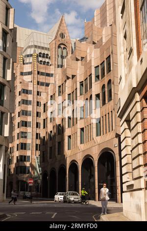 London, UK: Minster Court and the Minster Building on Mincing Lane in ...