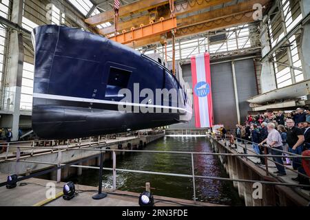 Lauenburg, Germany. 31st Aug, 2023. The shell of the research vessel "Coriolis" is put into the ...