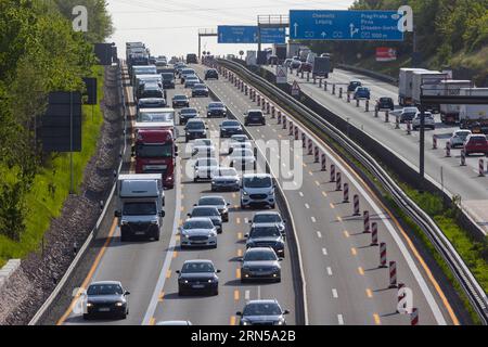 Slow-moving traffic on the A4 Stock Photo - Alamy