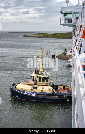 Tug, towing assistance, EDDY Tug towing the ferry King Seaways out of ...