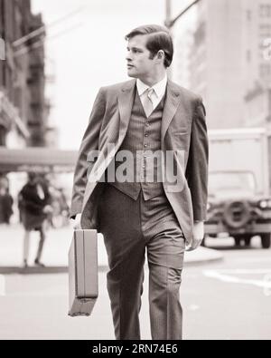 1970s fashion. Fashionable young men and women in the 70s. Men with ...