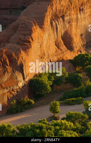 Sunrise at Tsegi overlook on the South Rim drive of Canyon De Chelly ...