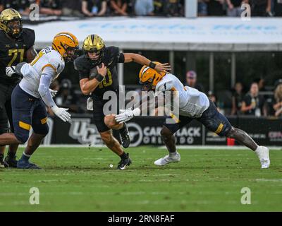Central Florida quarterback John Rhys Plumlee (10) warms up before an ...