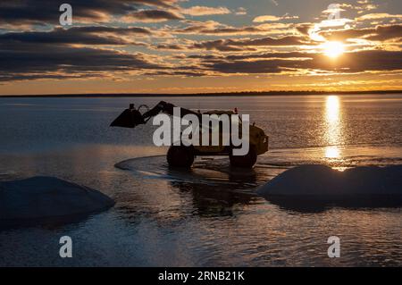 Salt mining at WA Salt Supply, Lake Deborah, Western Australia Stock ...