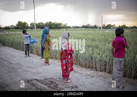 (160513) -- TEHRAN, May 12, 2016 -- Pakistani refugee children play ...