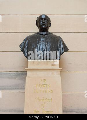 Statue at Rashtrapati Bhavan, Delhi Stock Photo - Alamy