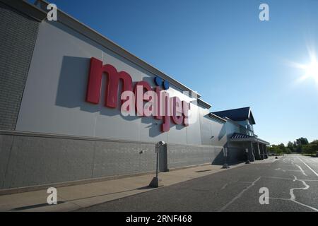 Meijer supermarket sign in Davison Michigan Stock Photo - Alamy
