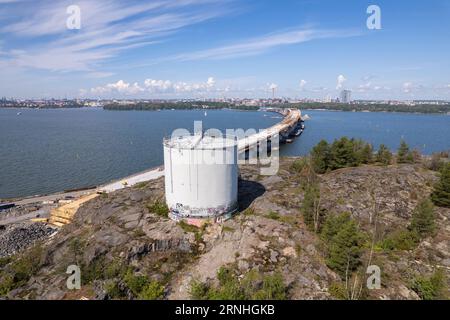 Kruunuvuorenranta Helsinki, an area where a tramway bridge is being ...