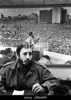 Fidel Castro giving a speech Stock Photo - Alamy
