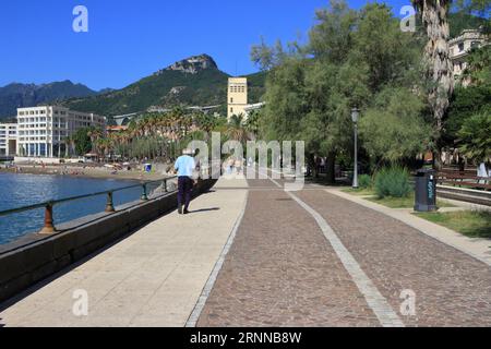 The promenade of the city of Salerno in the morning of the first day of ...