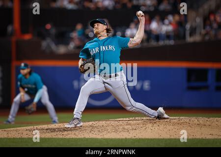 Seattle Mariners pitcher Gabe Speier throws against the Detroit Tigers ...