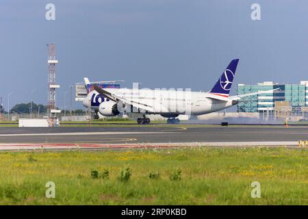 KOT Polish Airlines Dreamliner Landing at Toronto Pearson Airport ...