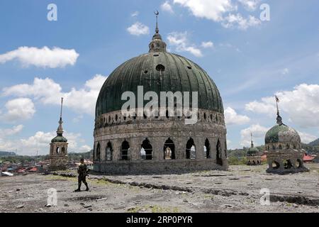 (180522) -- MARAWI CITY, May 22, 2018 -- A soldier from the Armed ...