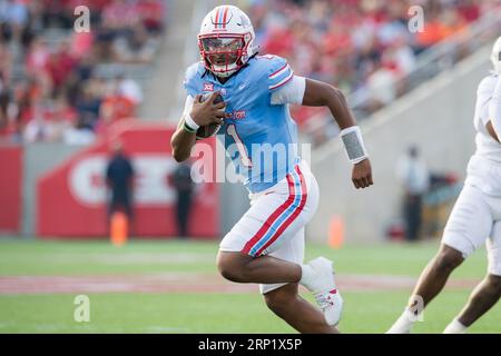 Houston quarterback Donovan Smith (1) runs a play during the first half ...