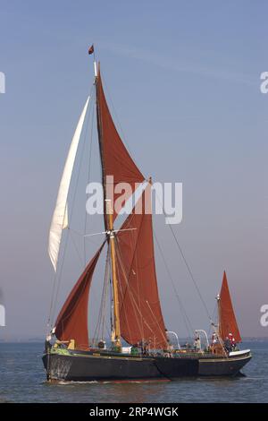 The Thames sailing barge Pudge in full sail Stock Photo - Alamy