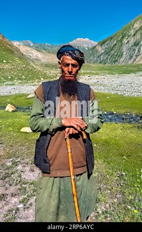 Bakerwal (Gurjar) shepherd in the Warwan Valley, Kashmir, India Stock ...