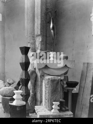 Constantin Brancusi, Bird in space, 1926, New National Gallery, Berlin ...