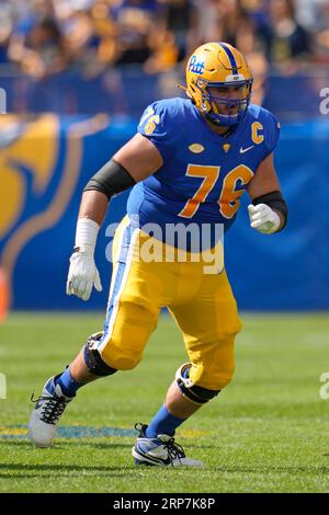 Pittsburgh offensive lineman Matt Goncalves (76) plays during the first ...