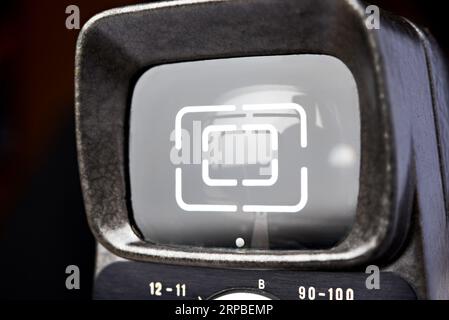 Viewfinder window on an old retro movie camera Stock Photo - Alamy