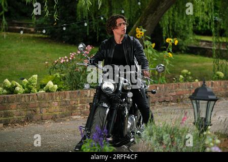 How to Date Billy Walsh Tanner Buchanan, Charithra Chandran, Sebastian ...