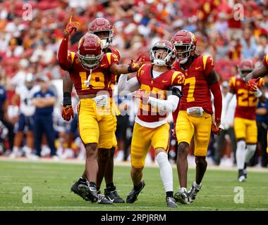 USC Trojans safety Jaylin Smith (19) defends in coverage during the ...