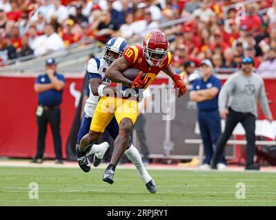 USC Trojans wide receiver Kyron Hudson (10) runs after the catch during ...