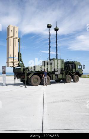 Panker, Germany. 05th Sep, 2023. A female soldier rescues a young grass ...