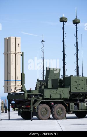 Panker, Germany. 05th Sep, 2023. A female soldier rescues a young grass ...