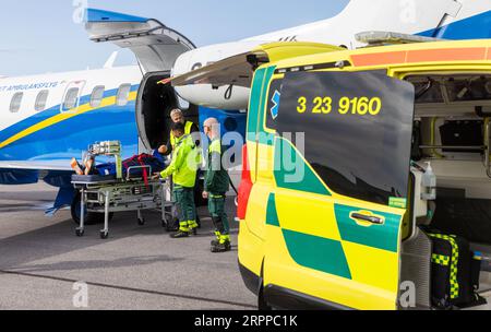 An ambulance paramedic (In swedish: ambulanssjukvårdare Stock Photo - Alamy