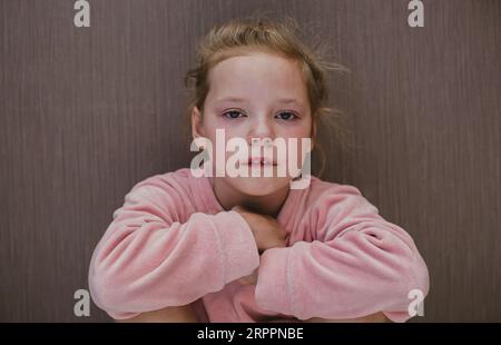 Dramatic photo of a crying kid Stock Photo - Alamy