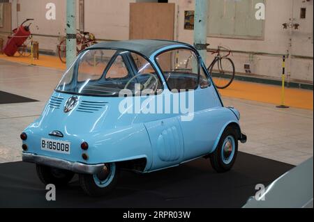 ISO Rivolta Isetta 236cc from 1965 blue Stock Photo - Alamy