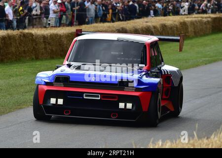 Renault R5 Turbo 3E E-Tech powering up the hill at the Goodwood Festival of Speed 2023 Stock ...