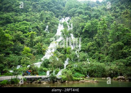 (200411) -- LIBO, April 11, 2020 (Xinhua) -- Photo taken on April 10 ...