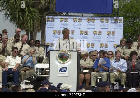 Animal expert and television show host Jack Hanna, right, with bobcat ...